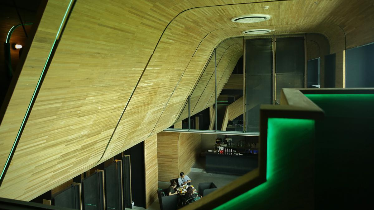 Rabbithole, Tempat Karaoke dan Lounge yang Nyaman untuk Hangout