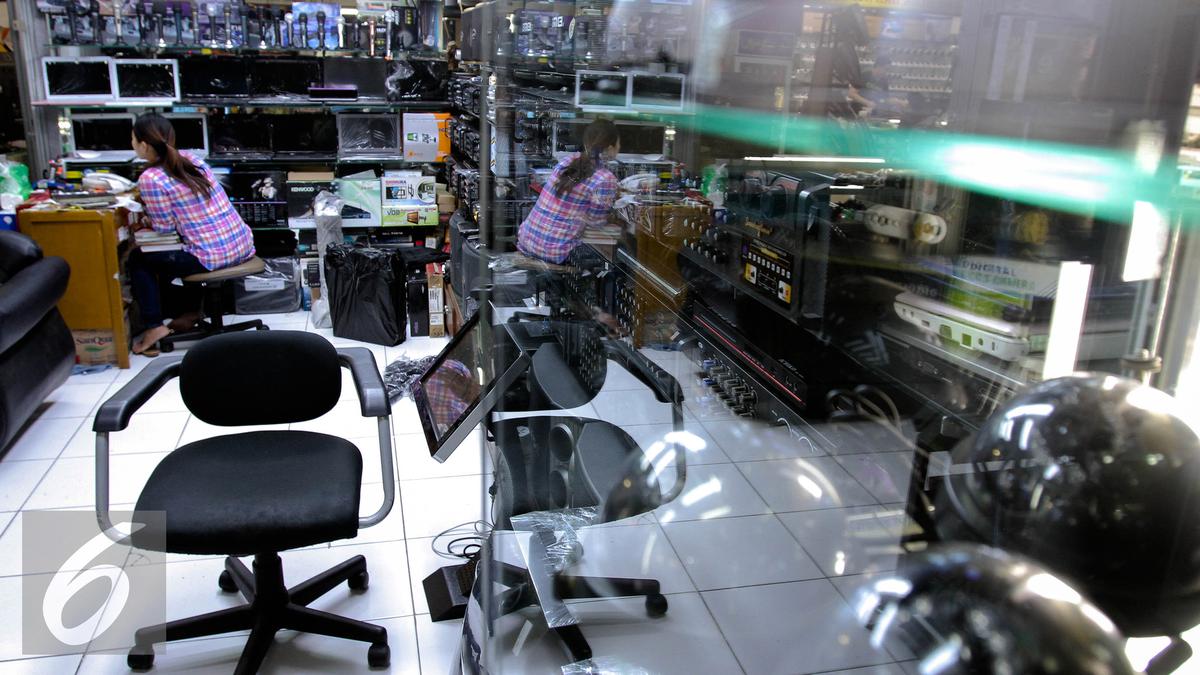 Dollar Naik, Penjualan Barang Elektronik Menurun - Foto Liputan6.com