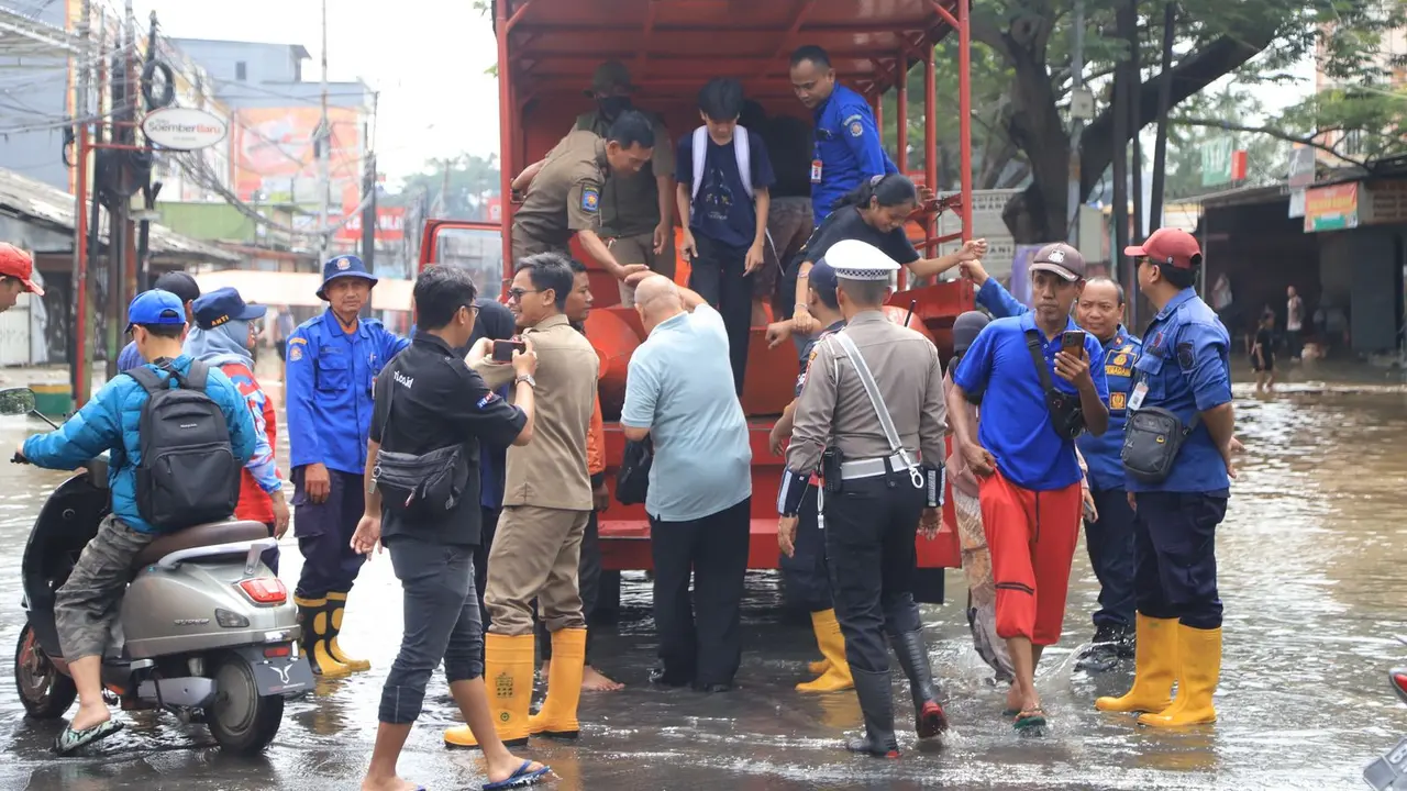 Banjir Melanda Perumahan Ciledug Indah Kota Tangerang, Ketinggian Air ...