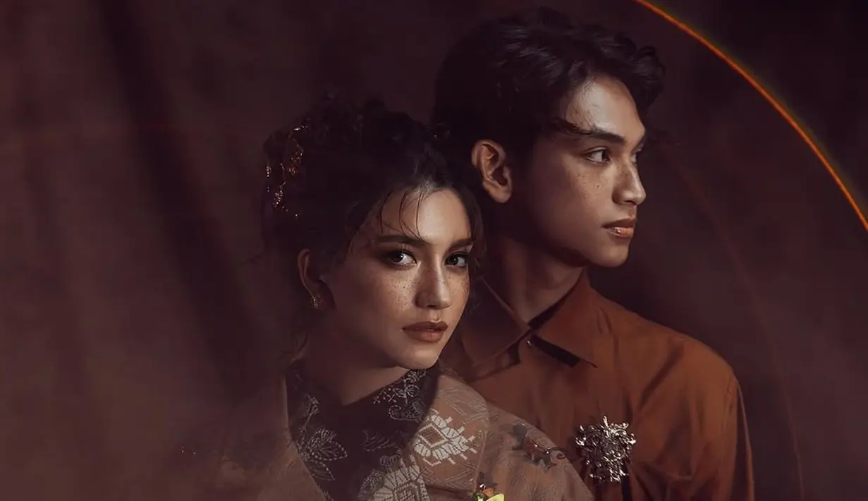 Pemotretan Cassandra Lee dan Ryuken Lie, Romantis dengan Busana Nuansa ...