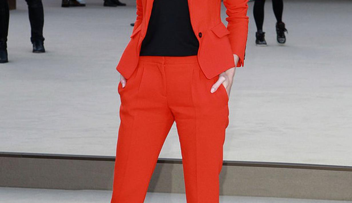 Tips Tampil Stunning Dengan OOTD Merah From Head to Toe - Photo Fimela.com