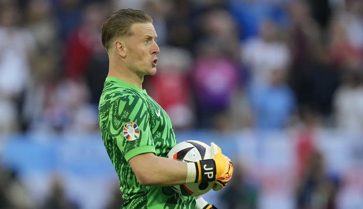 Foto: Melihat Berbagai Sisi Aksi Jordan Pickford saat Gagalkan ...