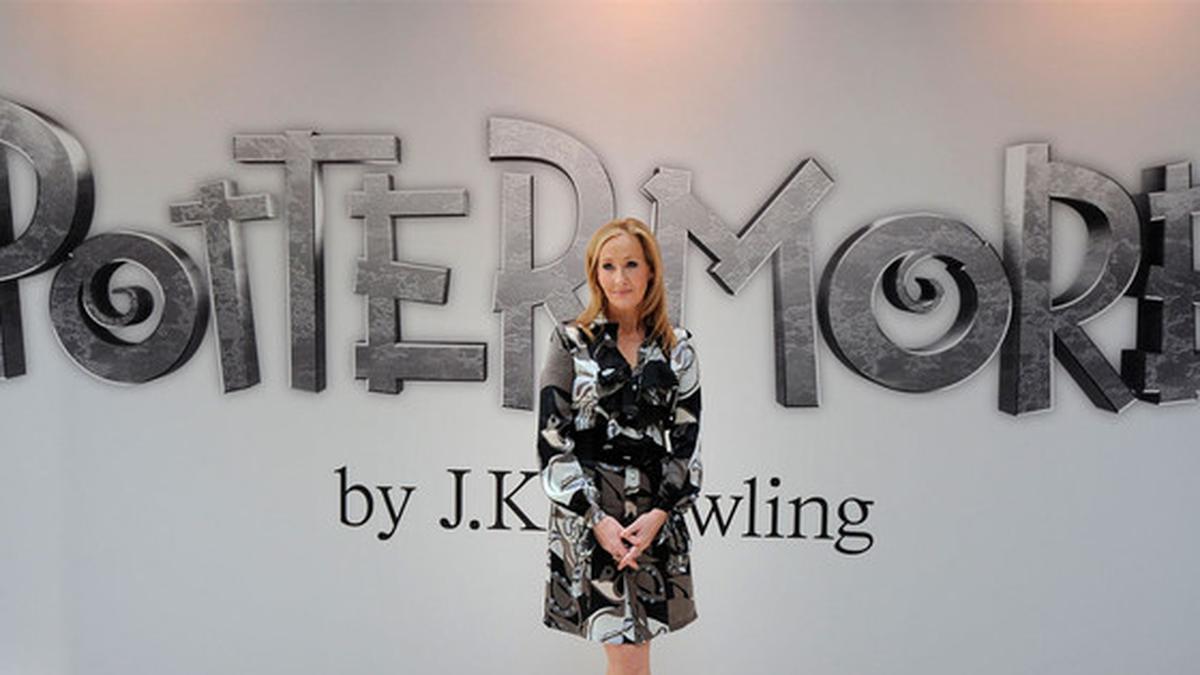 JK Rowling Bantah Menulis Novel Romantis - ShowBiz Liputan6.com
