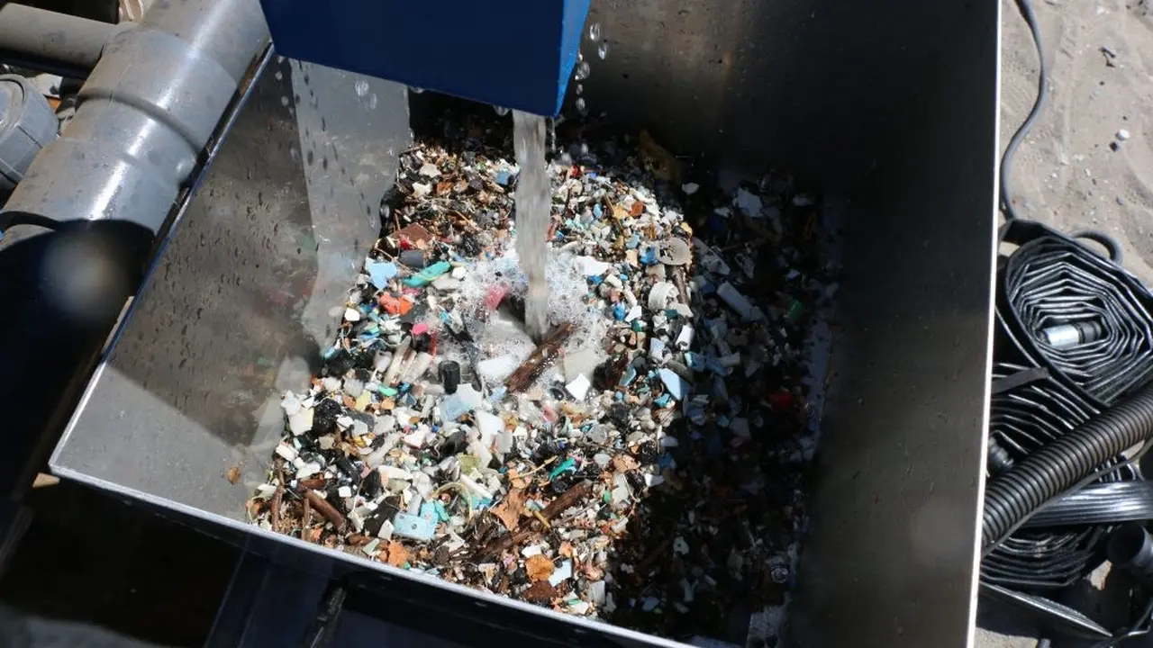 Mahasiswa Ini Ciptakan Vacuum Cleaner Raksasa Demi Bersihkan Sampah ...