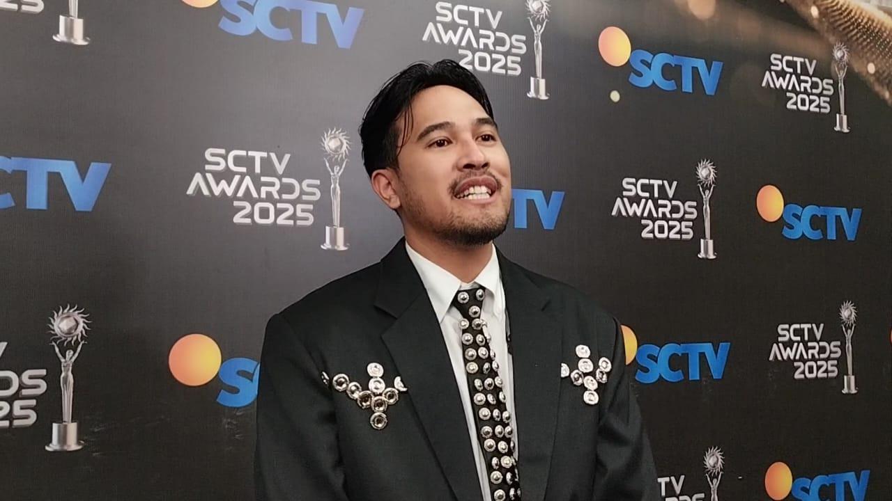Adrian Khalif Tampil Spektakuler di SCTV Awards 2025, Penuh Energi dan ...
