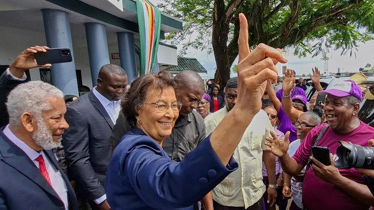 Jennifer Geerlings-Simons Ukir Sejarah Sebagai Presiden Perempuan ...