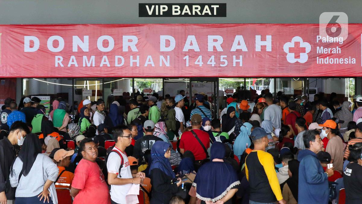 Antusiasme Warga Ikuti Kegiatan Donor Darah Ramadan - Foto Liputan6.com
