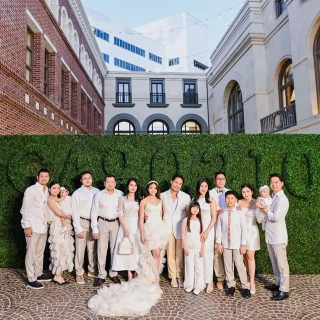 6 Potret Clarissa Tanoesoedibjo Bareng Keluarga di Hari Pernikahan ...