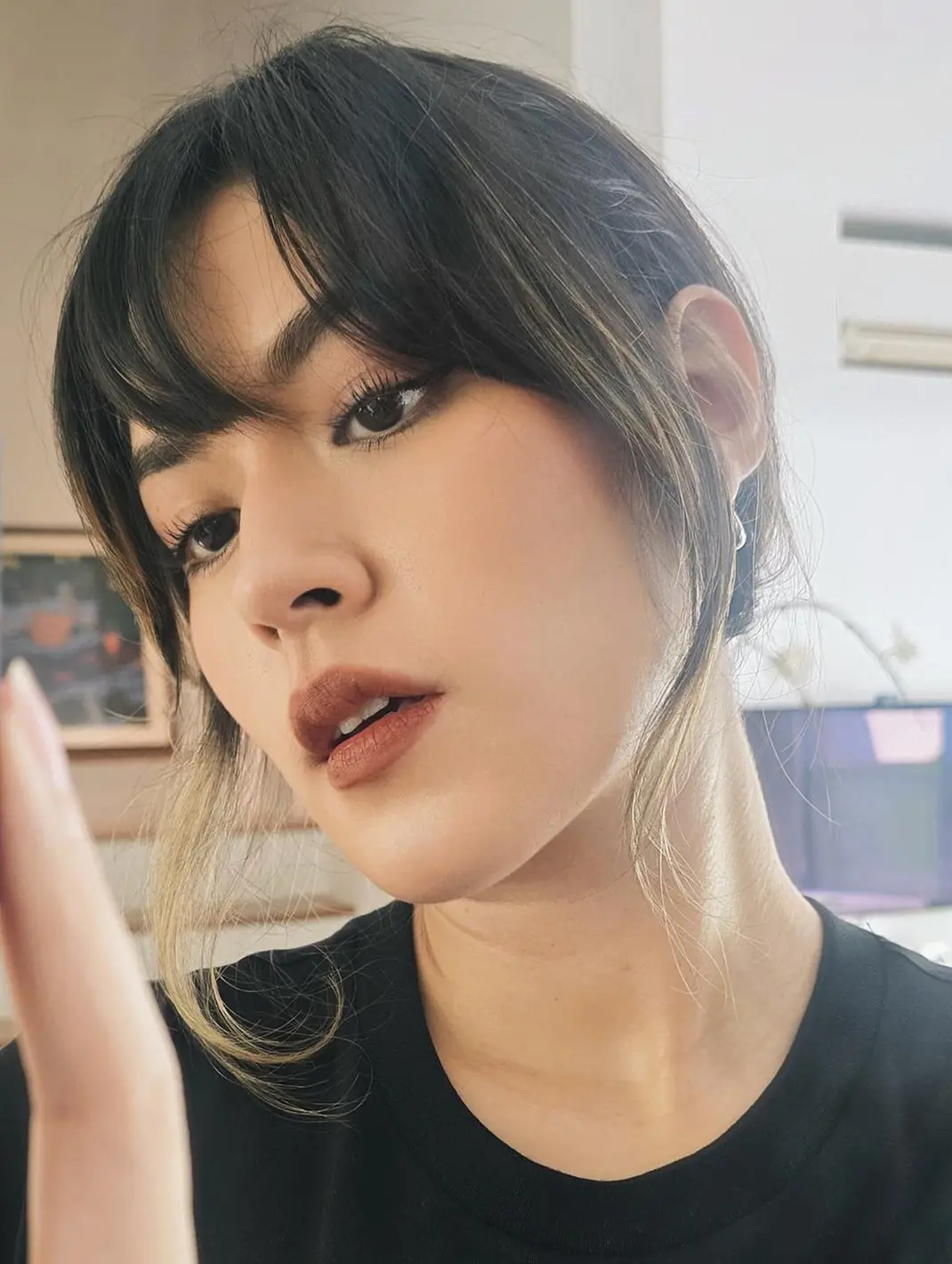 Potret Raisa Andriana Tampil Makin Menawan dengan Gaya Rambut Berponi ...