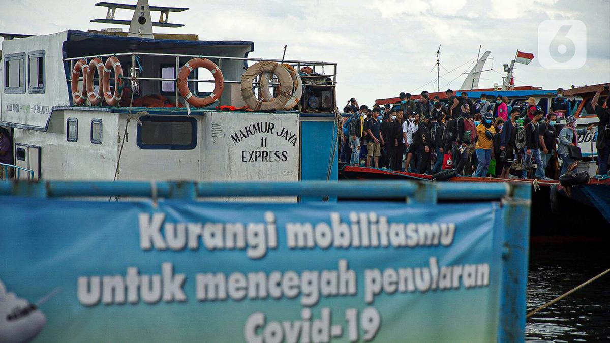 FOTO: Pelabuhan Kali Adem Dipadati Wisatawan Usai Rayakan Tahun Baru ...