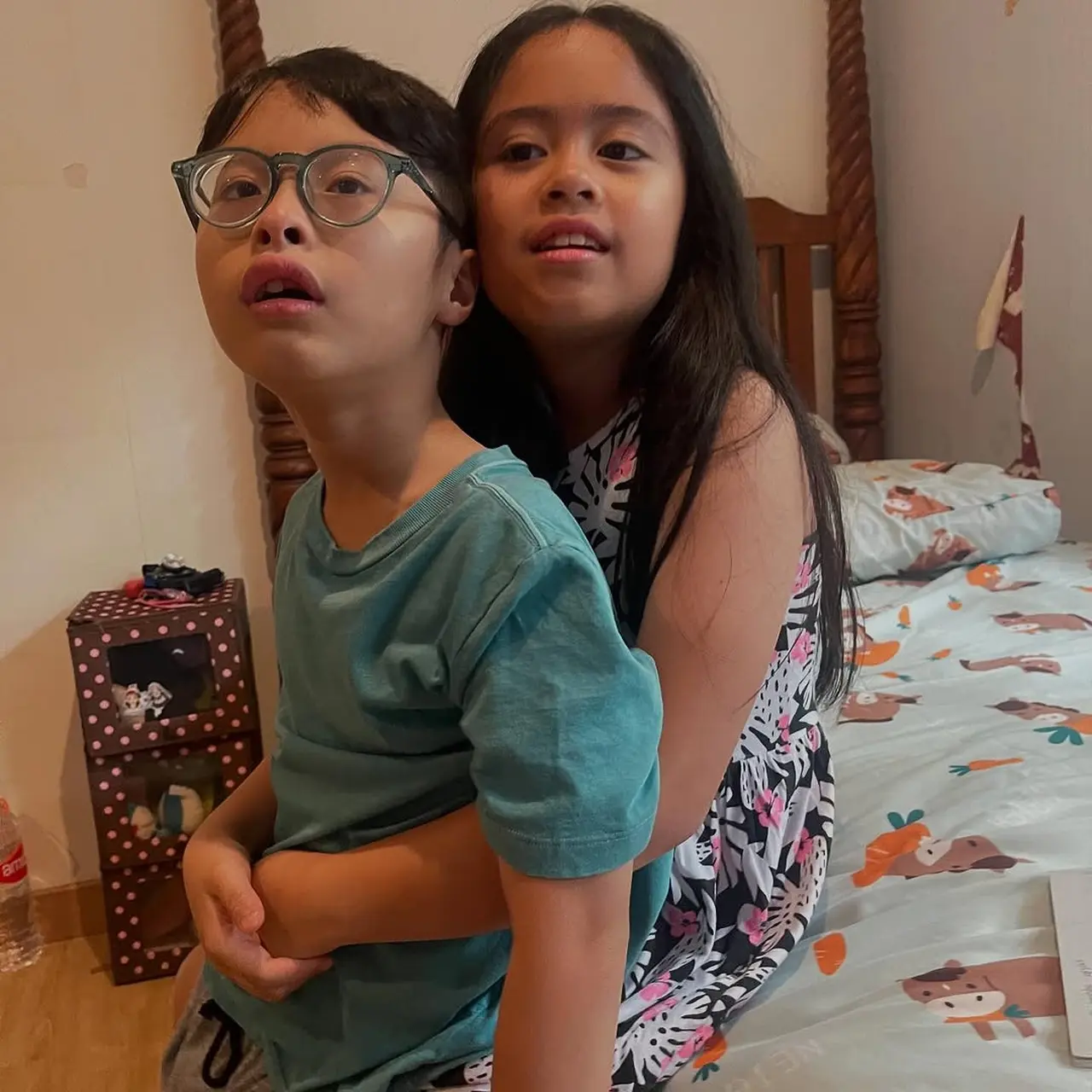 5 Potret Anak Kembar Cynthia Lamusu dan Surya Saputra, Cantik-Tampan Penuh Pesona - Hot Liputan6.com