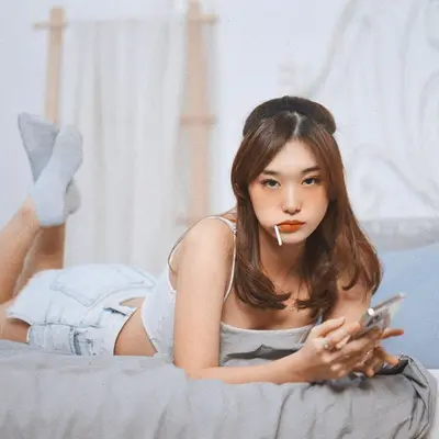 Trendy dan Girly, Ini 8 Potret Cantik Livy Renata Saat Pakai Rok Mini - Entertainment Fimela.com