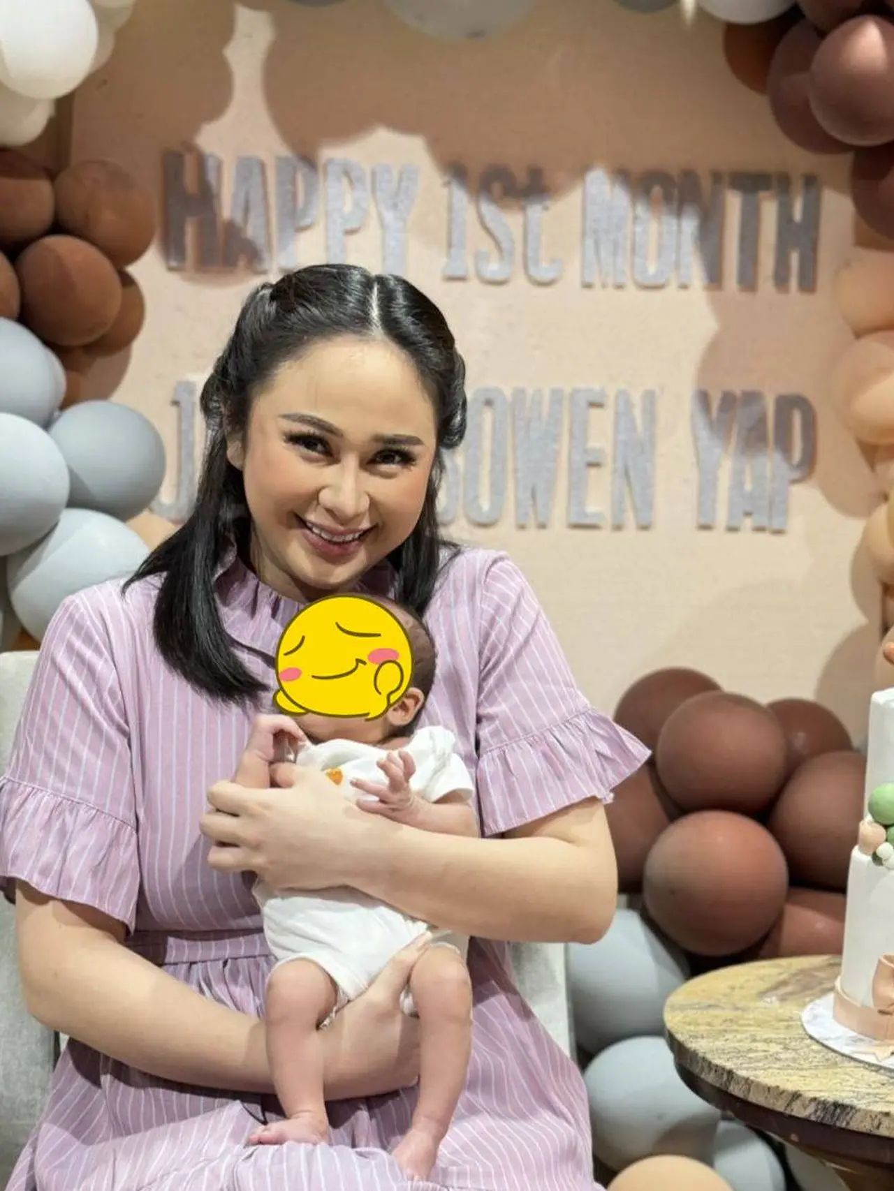 Denise Chariesta Jadi Trending Usai Foto Menyusui Anak Tanpa Sensor Tersebar: Ini Namanya ...