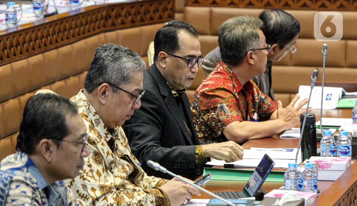 Menhub dan Komisi V DPR Raker Bahas Evaluasi APBN hingga RKA K/L dan RKP TA 2024 - Foto Liputan6.com