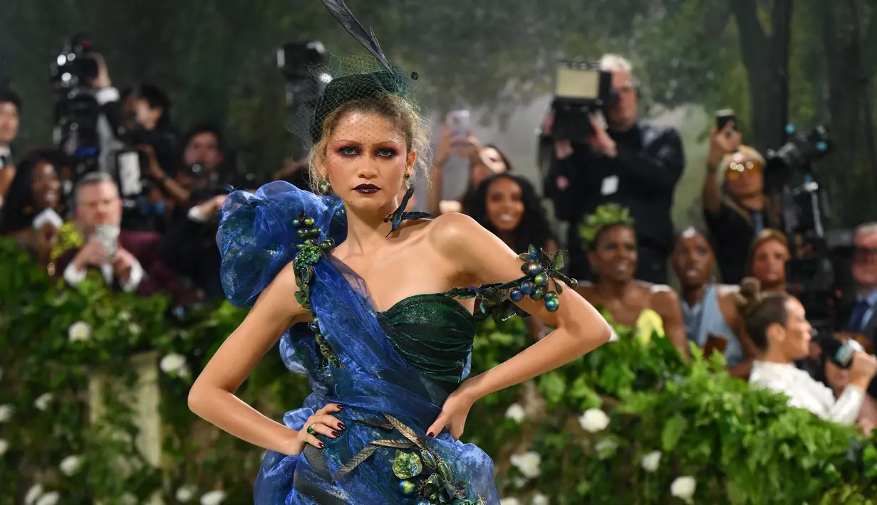 Met Gala 2024: Zendaya Curi Perhatian dengan Dua Tampilan yang Tidak ...