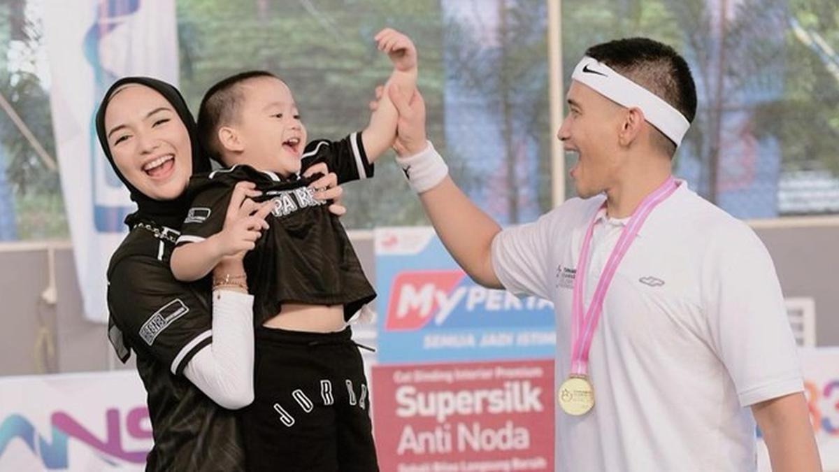 7 Potret Citra Kirana Beri Dukungan Rezky Aditya di Turnamen Olahraga ...