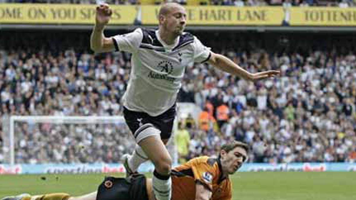 Hutton, Pahlawan Baru Spurs - Bola Liputan6.com