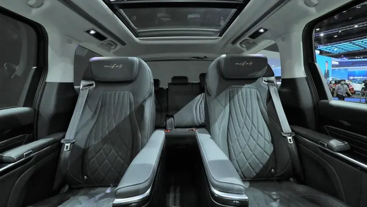 8 Potret MG Maxus 9 EV Rilis, Siap Masuk Indonesia? - Mobil Otosia.com