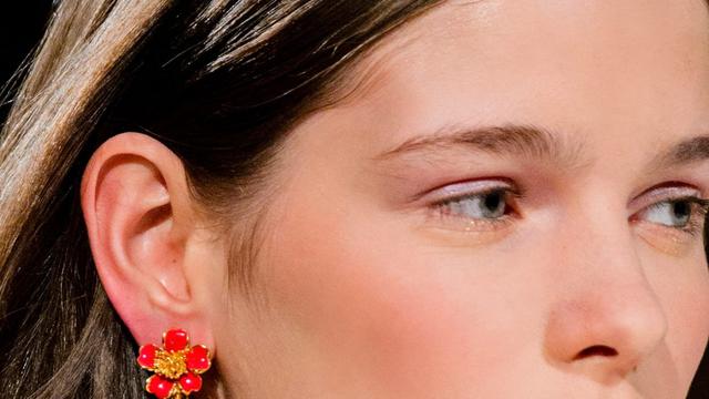 Tren Anting Besar untuk Tampil Beda - Fashion & Beauty Liputan6.com