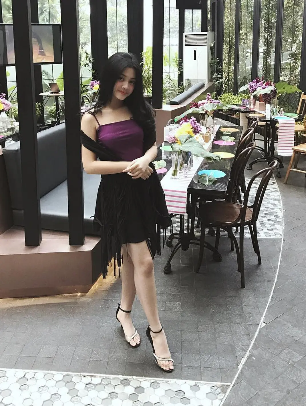 Tampilan Girly Yoriko Angeline, Pemeran Wati di Film Dilan 1990