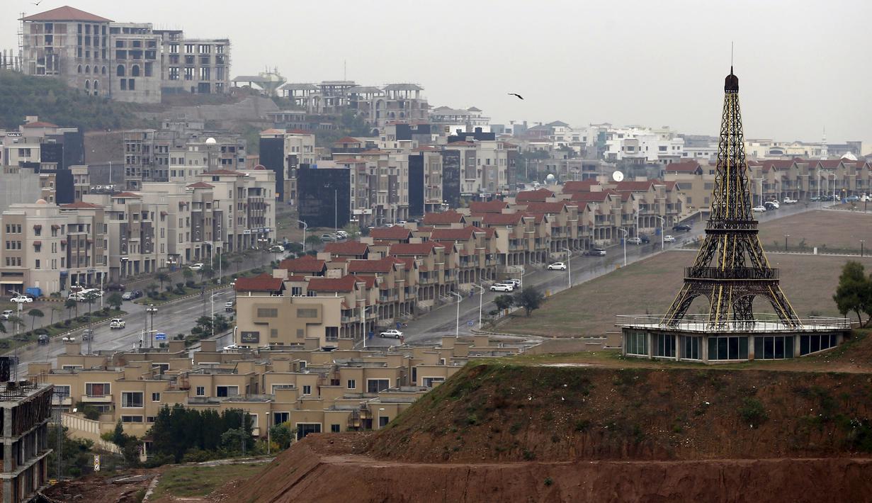 Memandangi Kembaran Menara Eiffel di Pakistan - Foto Liputan6.com