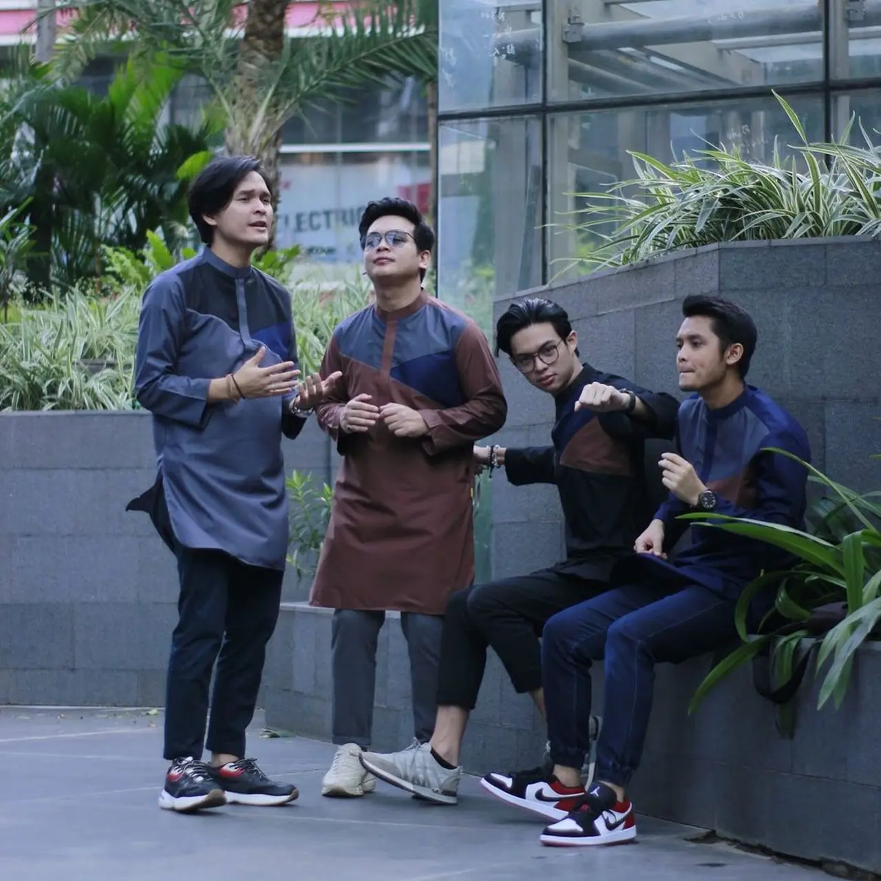 Rilis Lagu Baru 'Hijrah Cintaku', Ini 6 Transformasi Grup Adam Musik ...