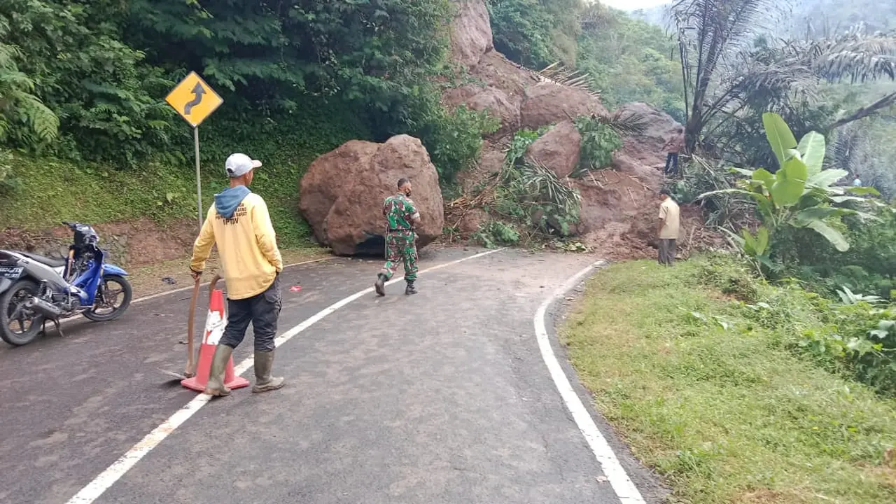 Longsor di Garut, Akses Jalan Garut- Bandung via Talegong Putus Total - Regional Liputan6.com