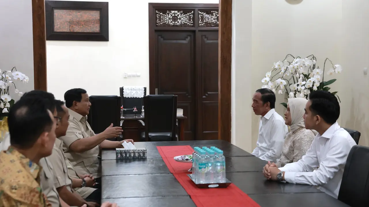 Top 3 News: Momen Hangat Prabowo, Jokowi, dan Gibran Makan di Warung ...