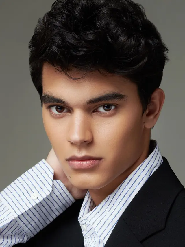 6 Potret Toby Armstrong, Vampir Ganteng di Asmara 2 Dunia yang Juga ...