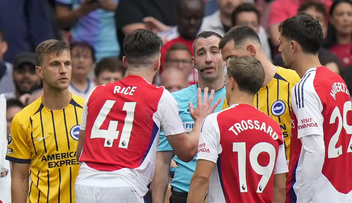 Foto: Wajah Frustasi Declan Rice saat Diganjar Kartu Merah Pertama ...