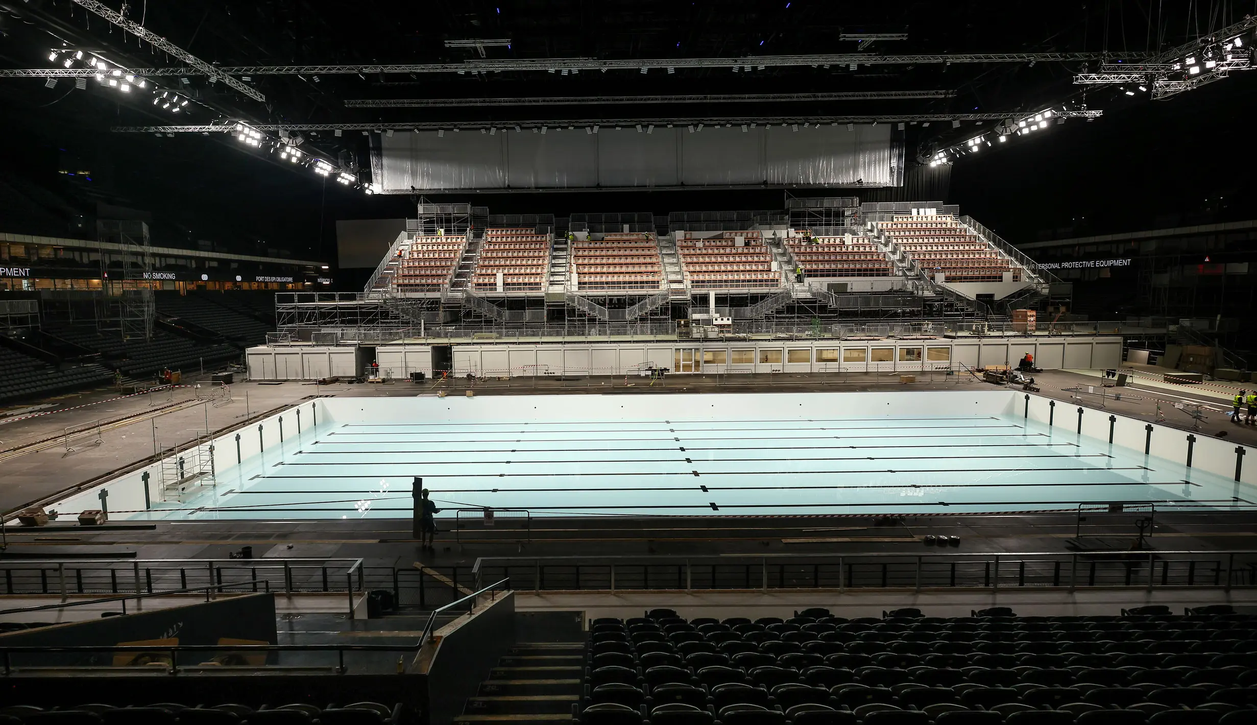 Melihat Persiapan Akhir Paris La Defense Arena, Venue Olahraga Renang ...