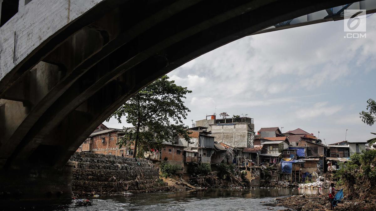 FOTO: Normalisasi Sungai Ciliwung Ditargetkan Berjalan pada 2020 - Foto Liputan6.com