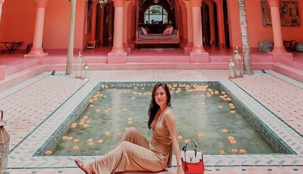 FOTO: Deretan Pose Menggoda Nita Gunawan yang Bikin Pria Melotot - Page ...