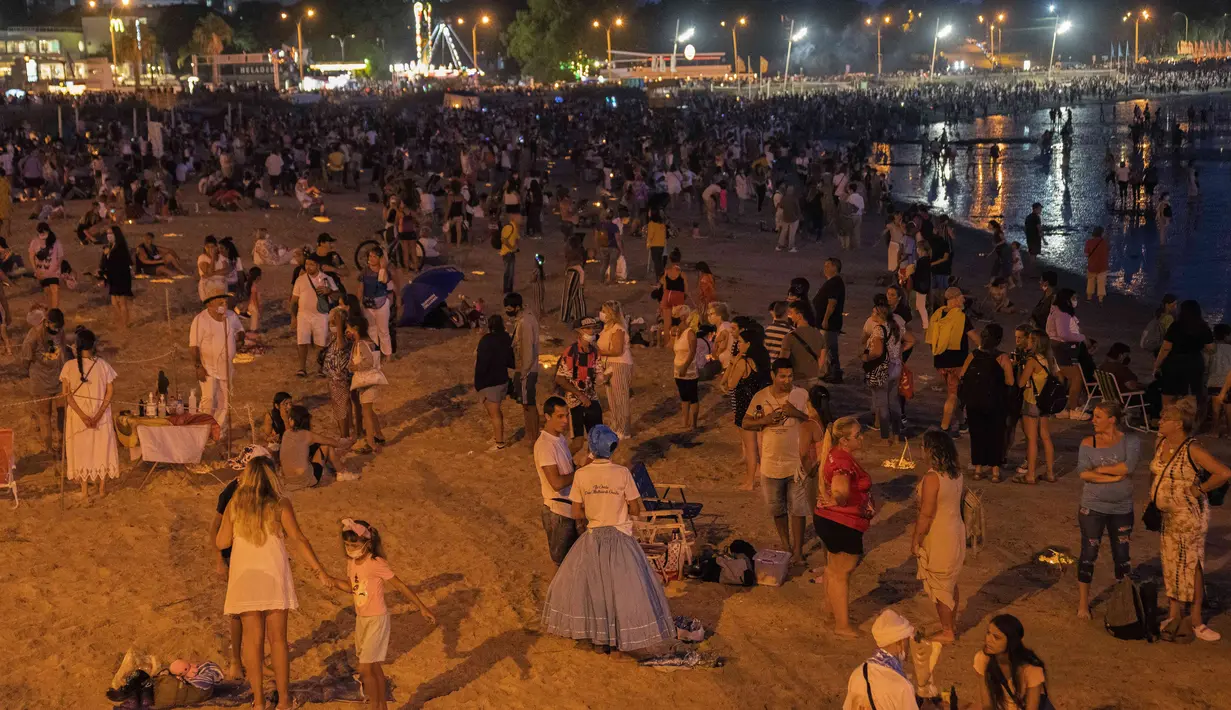 FOTO: Ritual untuk Dewi Laut di Uruguay - Foto Liputan6.com