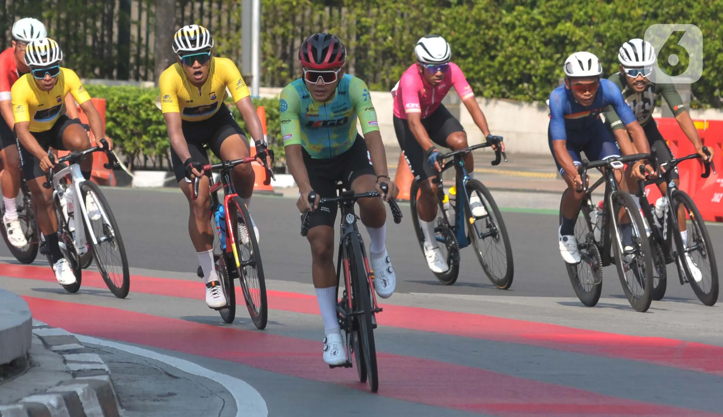 Polri Gelar Balap Sepeda Zebra Bhayangkara Presisi Sudirman Loop 2024 ...