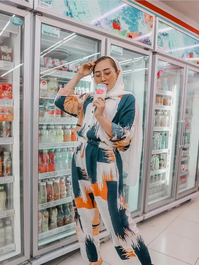 7 Potret Luluk Nuril Seleb Tiktok Viral Maki Siswi SMK, Jabatan Suami ...