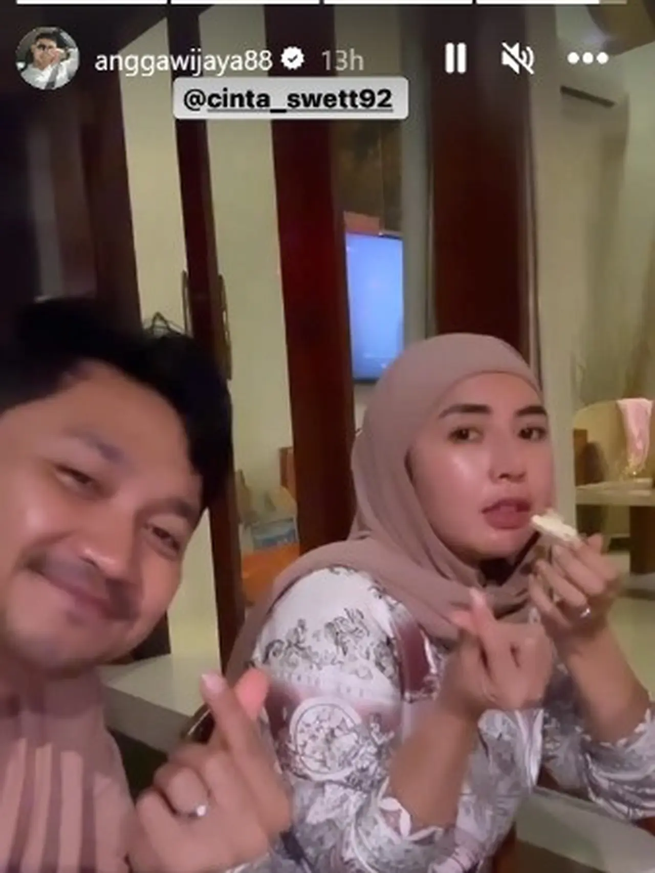 6 Potret Angga Wijaya Honeymoon Lagi dengan Istri, Berdua Tanpa Anak - Hot Liputan6.com