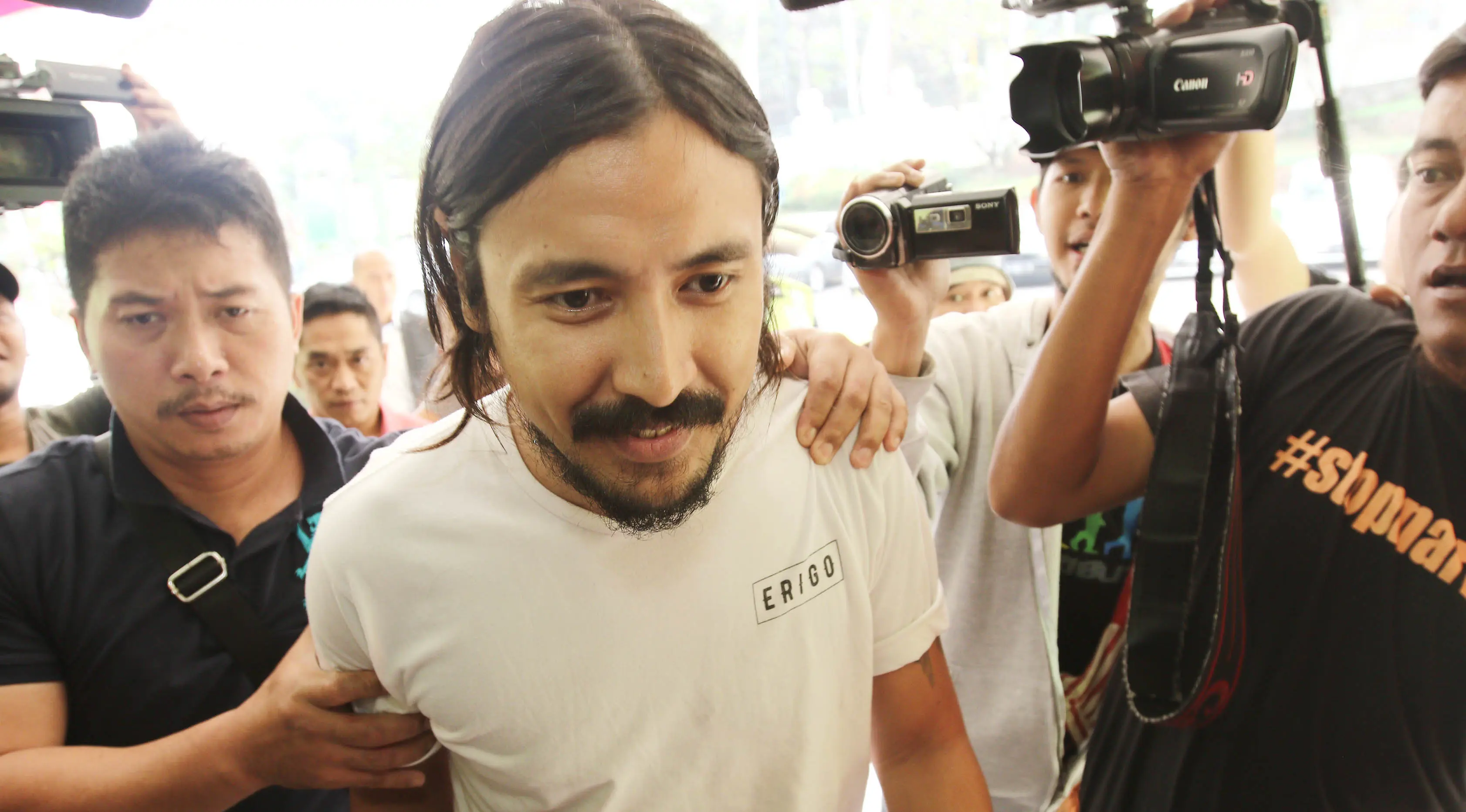 Jalani Rehabilitasi, Penampilan Ello Jadi Mirip Limbad? - ShowBiz ...