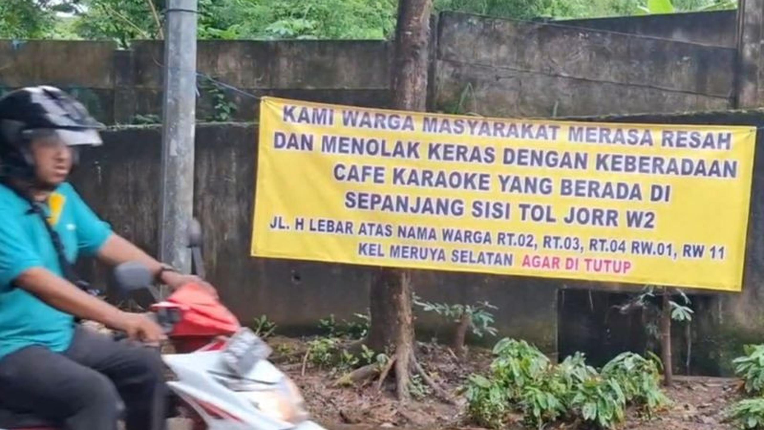 Dendang Karaoke Liar di Kembangan Bikin Warga Meradang, Biduan di ...