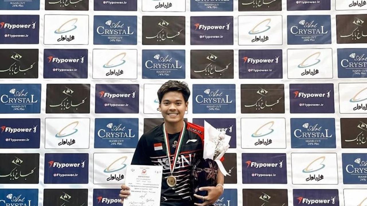 Senyum Syabda Perkasa Belawa di Podium Juara Terakhir Sebelum Meninggal ...