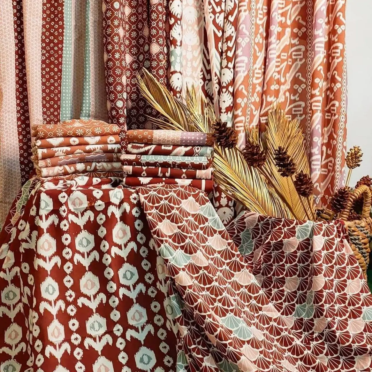 Berkenalan Lebih Dekat dengan Merek Kain Batik Artsy Pertama di ...