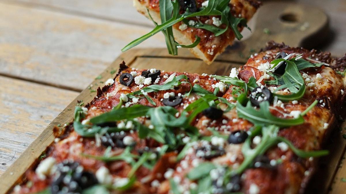 Kelezatan Klasik dan Autentik dalam Pizza Raksasa - Lifestyle Liputan6.com