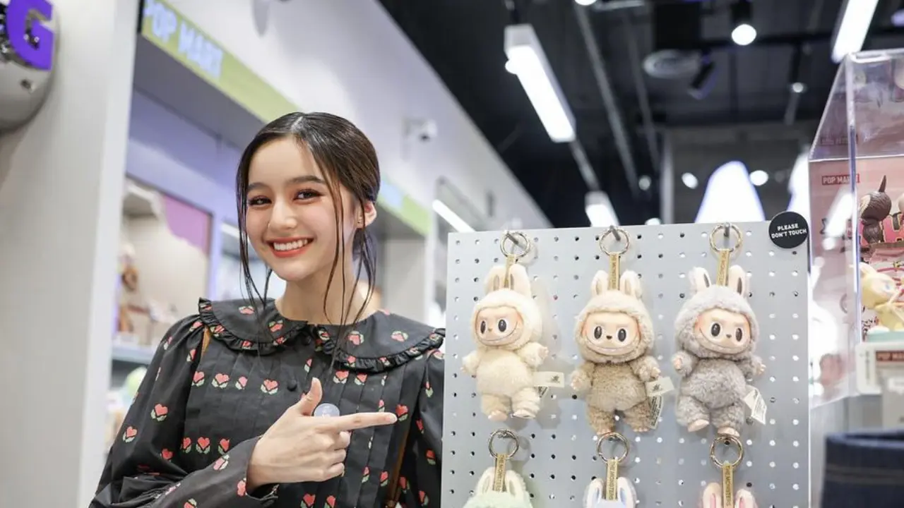 Mengenal Boneka Labubu yang Viral karena Lisa Blackpink, dari Mana Asalnya? - Hot Liputan6.com