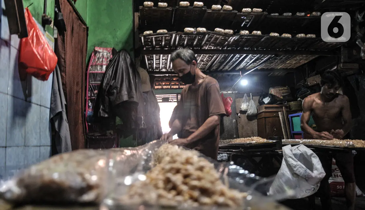 FOTO: Produksi Tempe di Industri Rumahan Tanjung Priok - Foto Liputan6.com