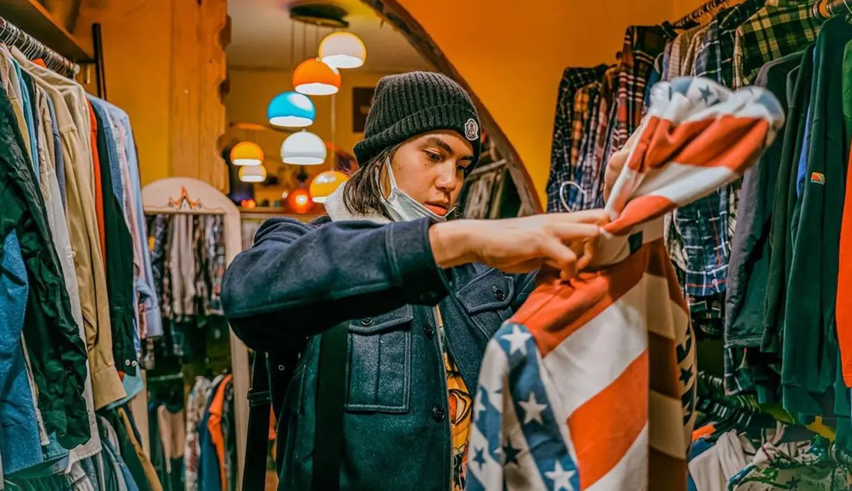 FOTO: Gaya El Rumi Pakai Topi, Tampil Keren - Foto Liputan6.com