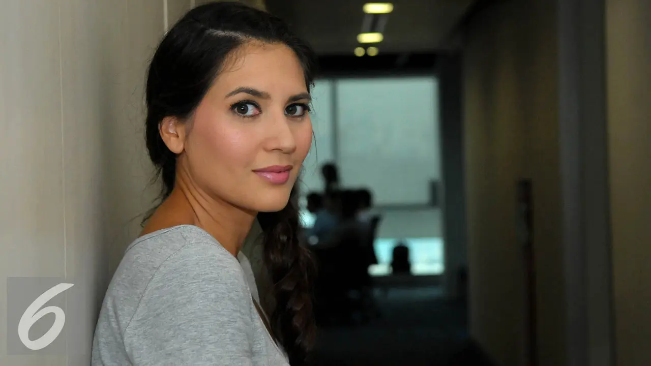 Gara-gara Nama, Hannah Al Rashid Dicurigai Imigrasi Amerika - ShowBiz ...