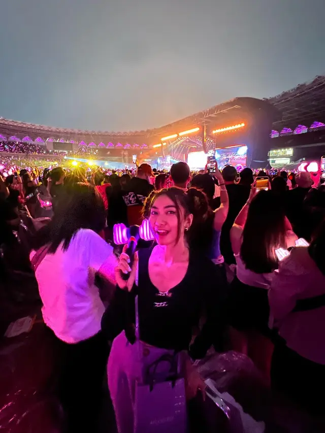 Elma Dae Totalitas Fangirling Jennie Blackpink di Konser Born Pink ...