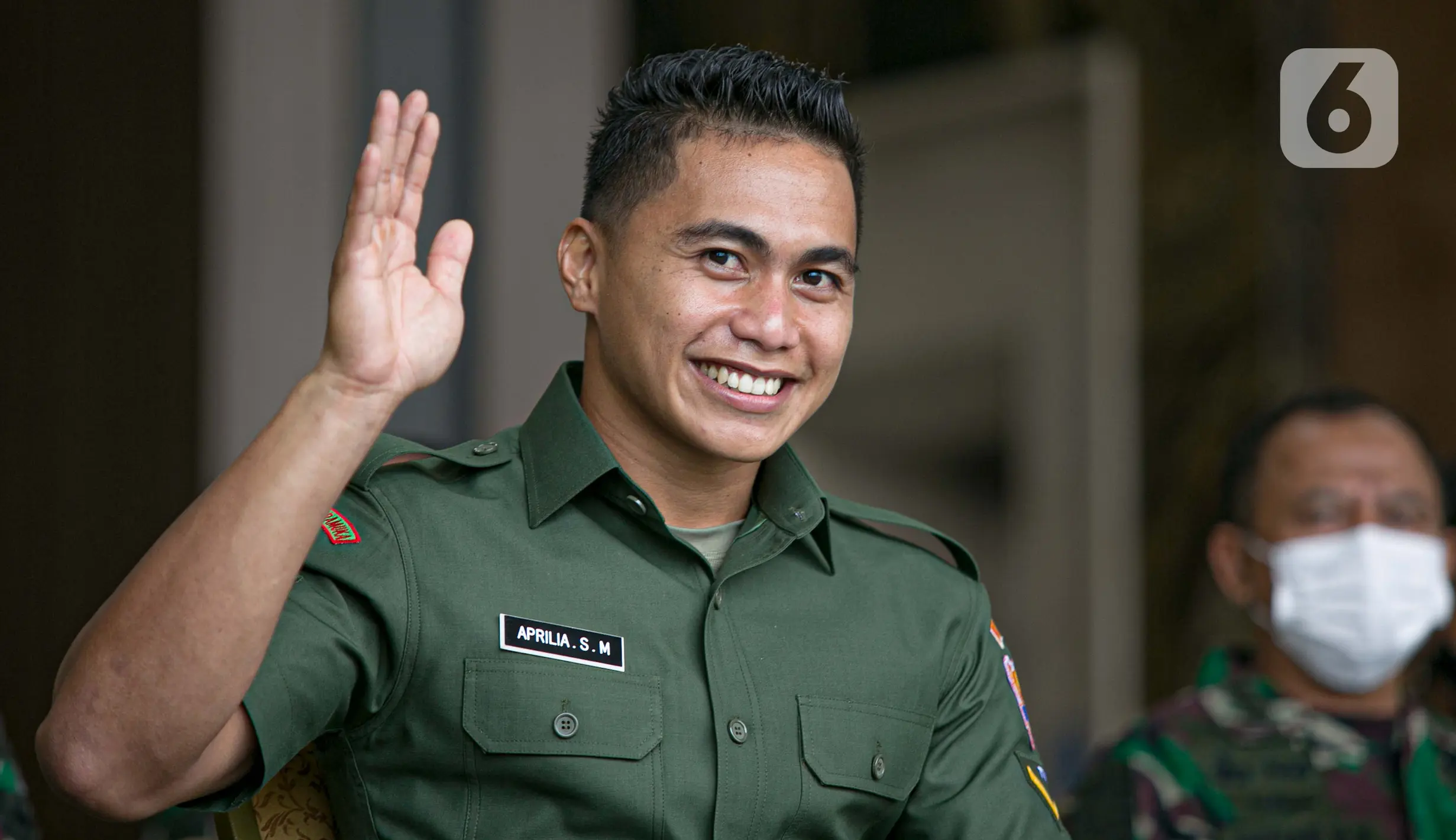 FOTO: Ekspresi Aprilia Manganang Usai Dapatkan Nama Baru Jadi Aprilio ...