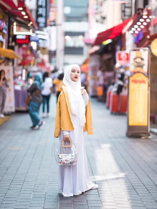 FOTO: Inspirasi Fashion Hijab untuk Liburan ala Chacha Frederica - Foto ...