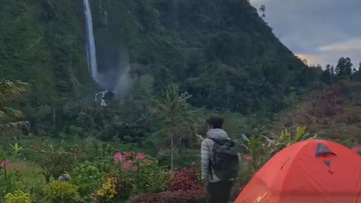 Rumah Abah Jajang Berpemandangan Curug Citambur yang Sempat Viral ...